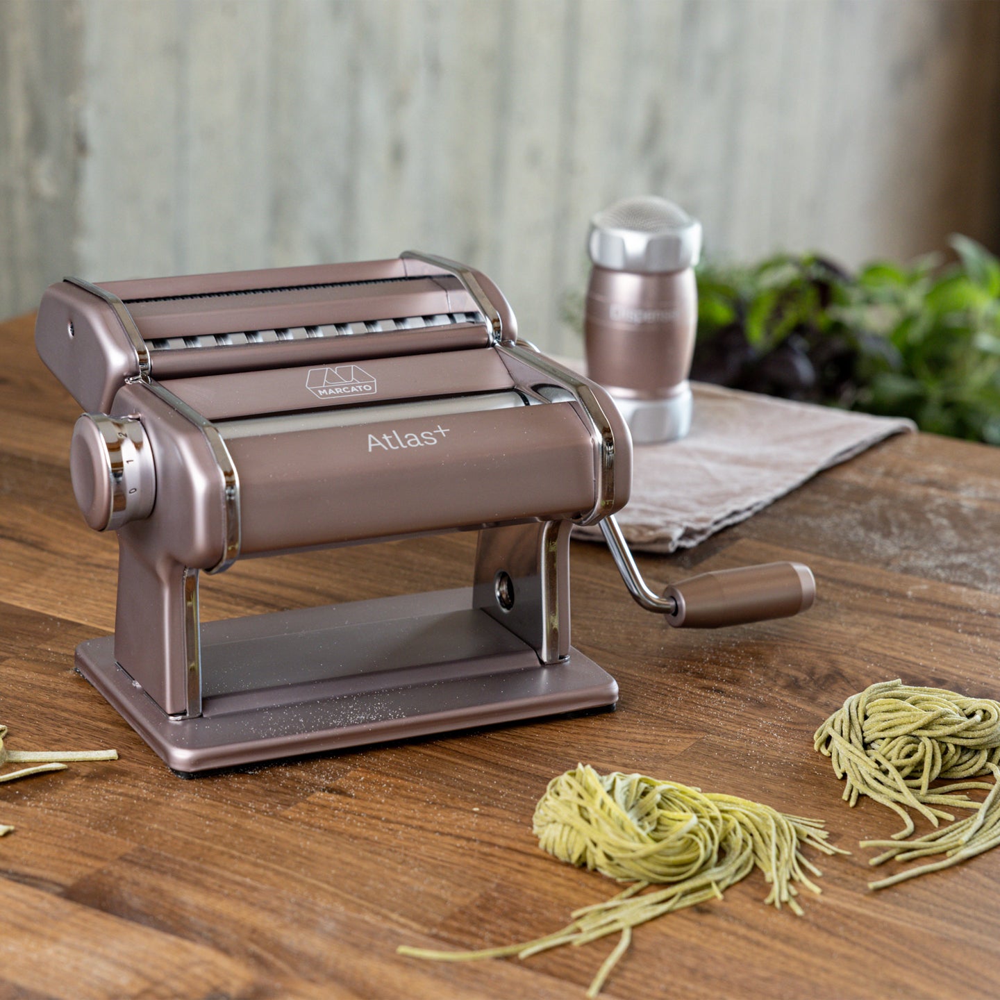 Marcato Atlas 150 Plus Pasta Maker / Powder Pink | Borough Kitchen