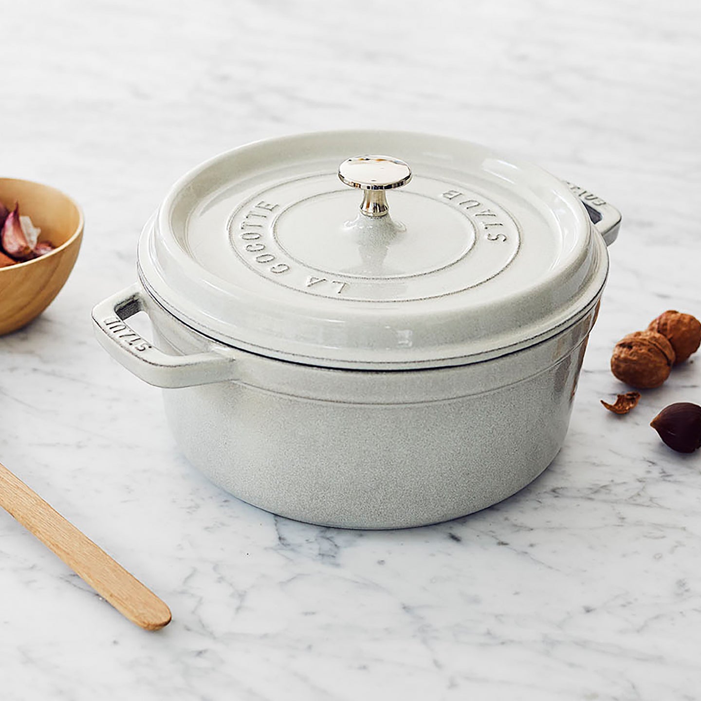 Staub Round Cocotte / White Truffle | Borough Kitchen
