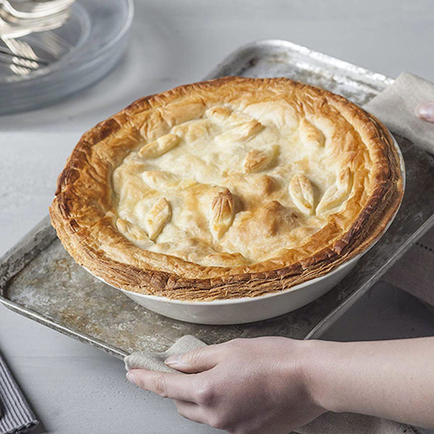 Porcelain Round Pie Dish Straight Edge / 27cm | Borough Kitchen